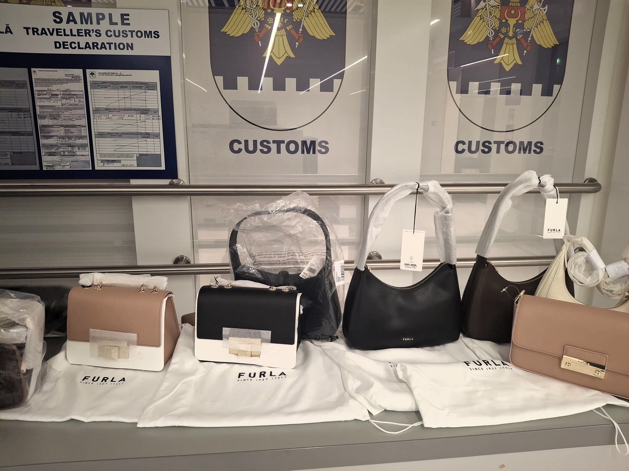 Serviciul Vamal al Republicii Moldova - Patru călători depistați la ...
