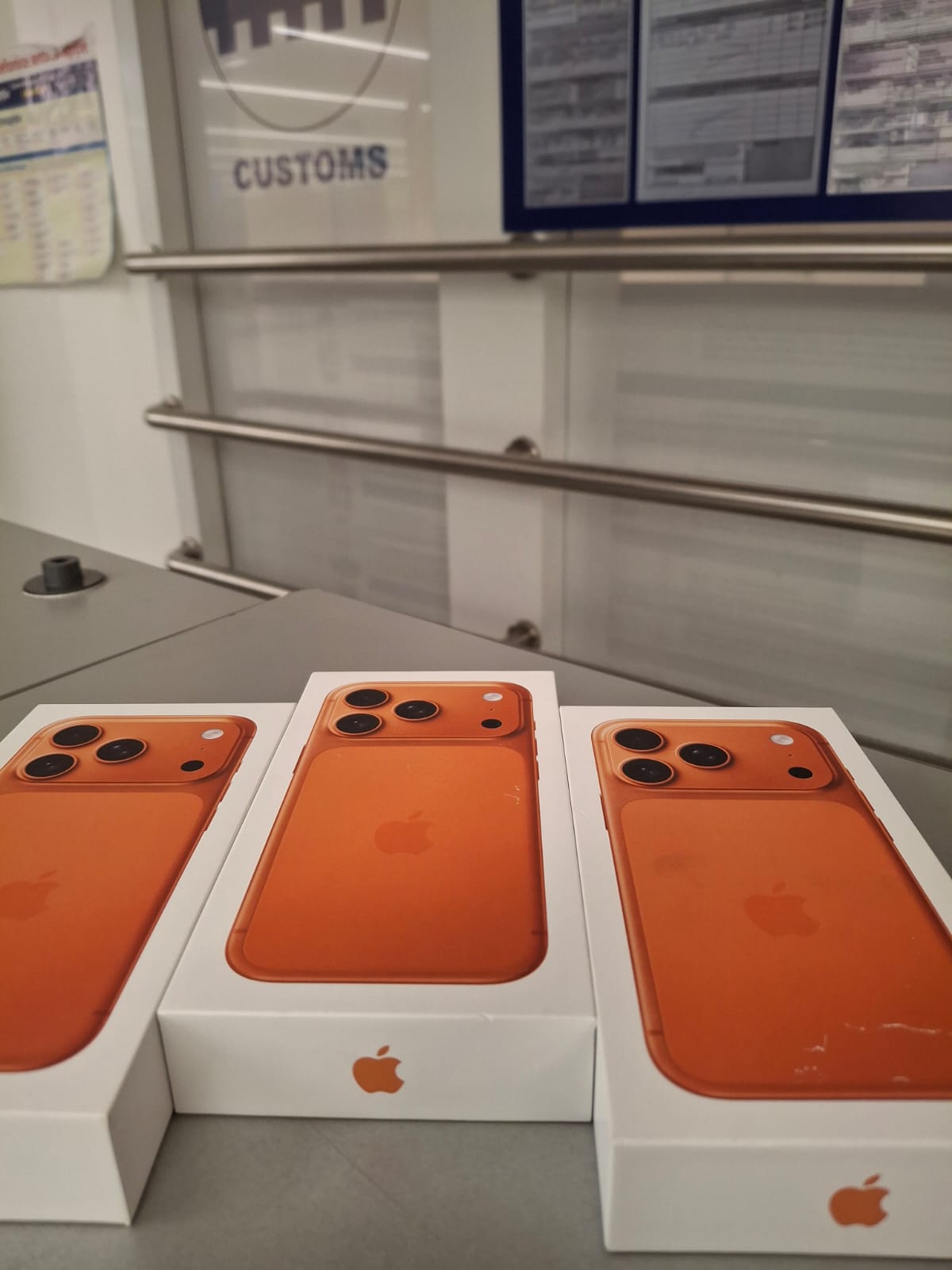 Serviciul Vamal al Republicii Moldova - Trei telefoane de ultimă ...
